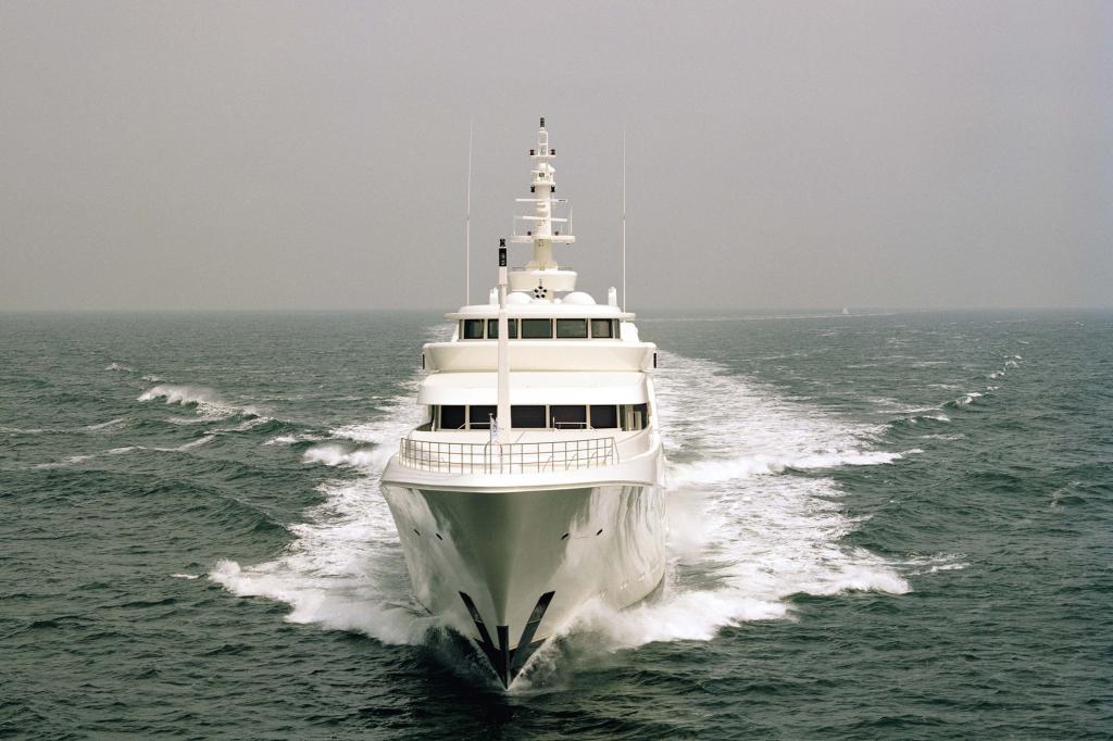 Yacht ECSTASEA, Feadship | CHARTERWORLD Luxury Superyacht Charters